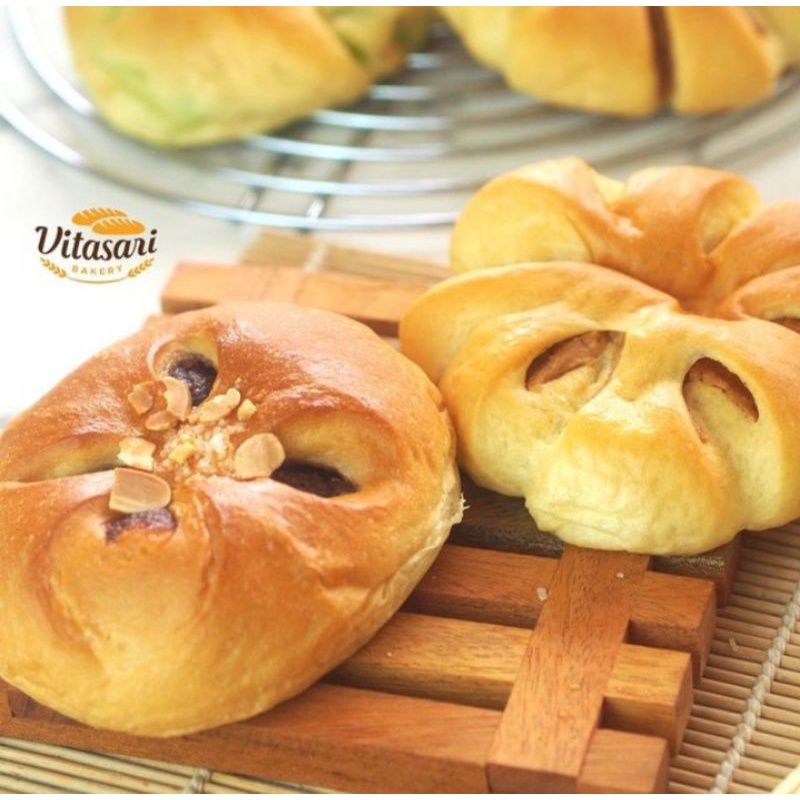 Jual Aneka Roti Manis dan Asin Vitasari Bakery min order 6 pcs boleh ...