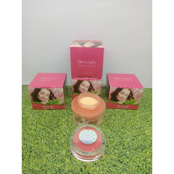Jual CREAM SKINLIGHT WHITENING ORIGINAL // Skinlight Kwalitas Super ...