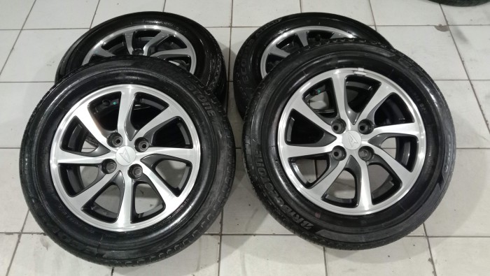 Jual Velg bekas mobil Sigra Ring 14 Pcd 4x100 untuk calya agya 175 65 r14 | Shopee Indonesia
