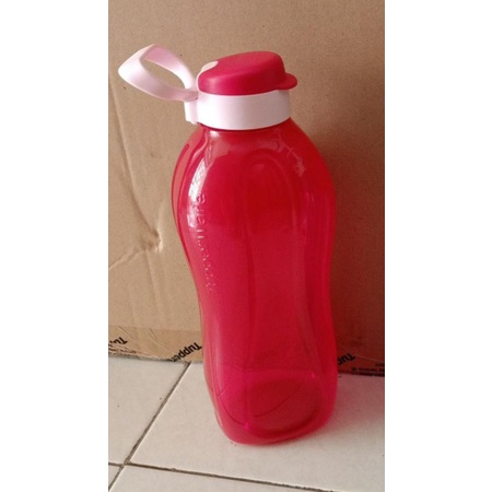 Jual eco botol 2 liter with handle by Tupperware, pilih warna ungu atau ...