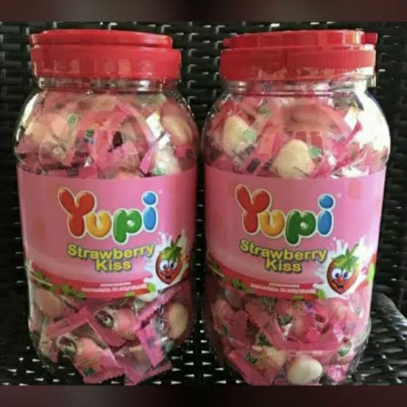Jual permen yupi toples strawberry kiss 125s | Shopee Indonesia