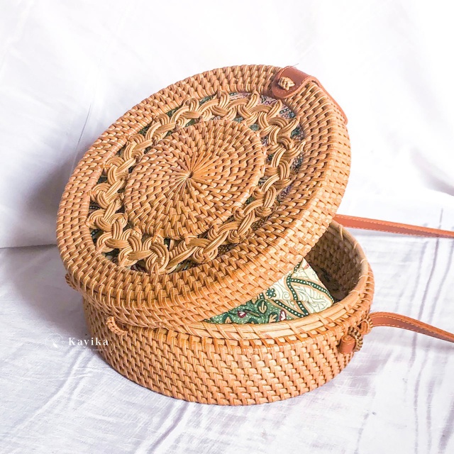Jual Tas Selempang Rotan Bulat Gendit Diameter 20 cm - Tas Rotan Bali ...