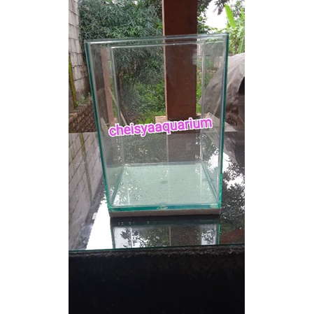 Jual Aquarium kaca aquarium ikan hias ikan louhan 30x30x40 | Shopee ...