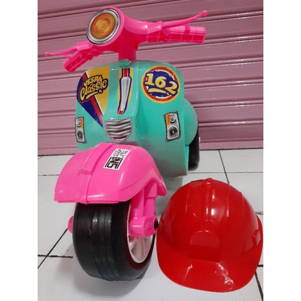 Jual mainan vespa scooter roda 3 khusus pink& tosqa lucu ( free helm ...