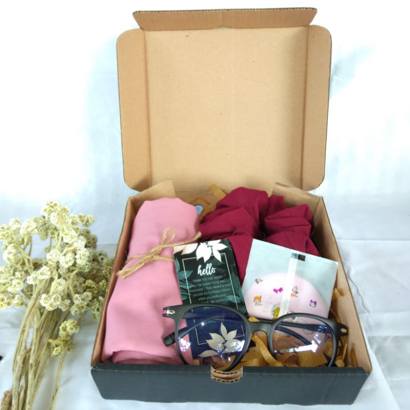 Jual Gift Box Murah / kado ulangtahun / kado wisuda | Shopee Indonesia