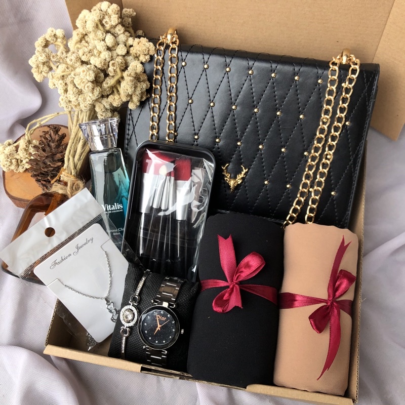 Jual Hampers GiftBox Tas Wanita premium | Hadiah kado ulangtahun wisuda ...