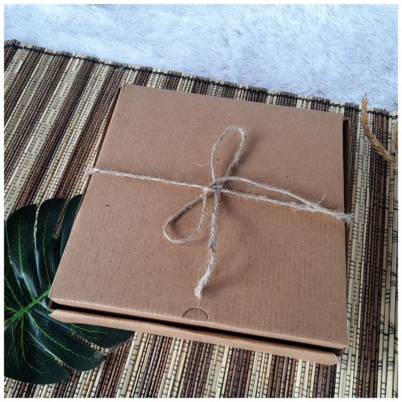 Jual kotak hampers. kotak kado. ukuran 20x20 cm | Shopee Indonesia