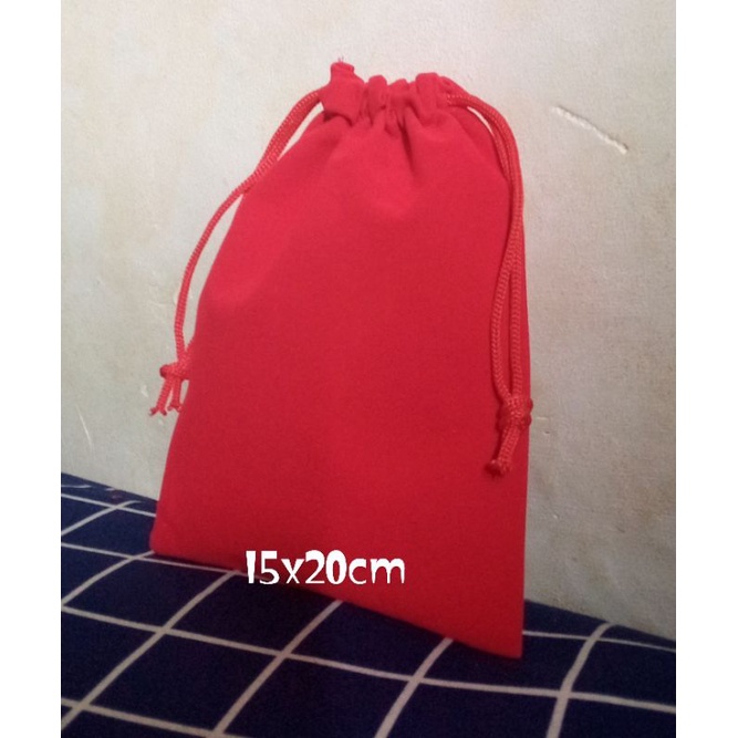 Jual Pouch serut Bludru Merah/kantong serut kain bludru Merah | Shopee ...