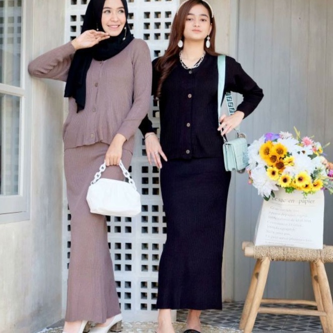 Jual SETELAN /ONE SET ROK RAJUT PANJANG+CROP WILLY CARDY KANCING BATOK ...