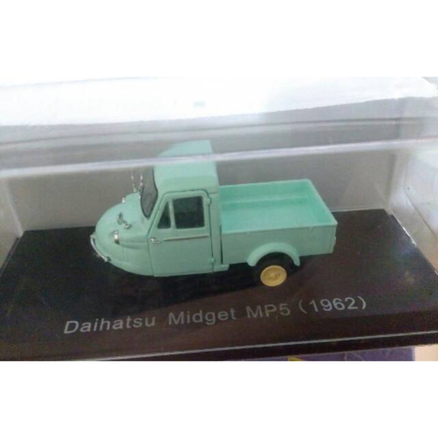 Jual Diecast mobil Daihatsu midget MP5 aka bemo 1962 by norev 1:43 rare ...