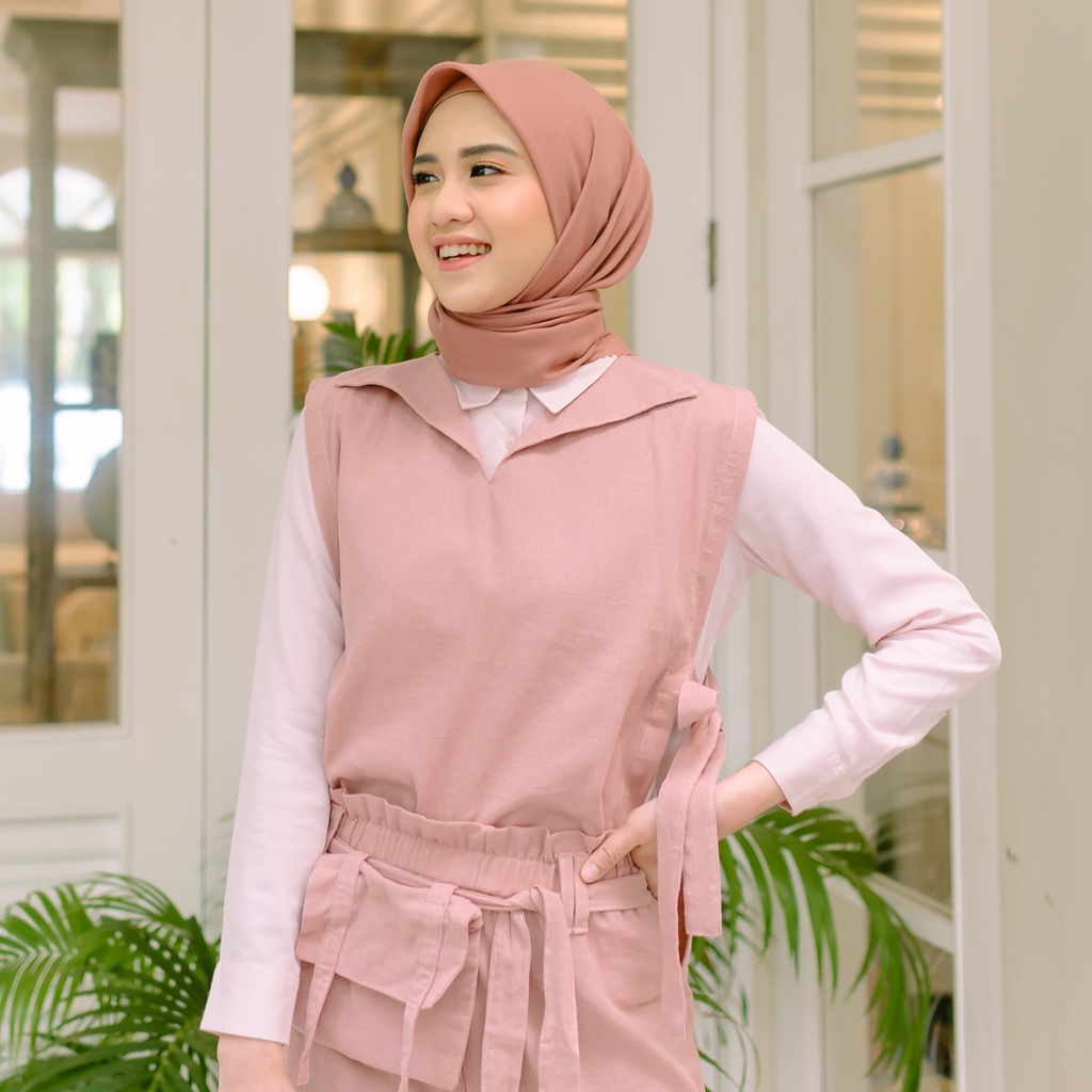 Jual Lozy Hijab - Kumi Vest (Atasan Rompi Linen Wanita) | Shopee Indonesia