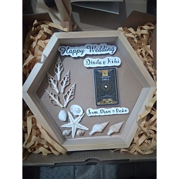 Jual kado bingkai segienam/kado pigora rustic hexagonal 3dimensi/kado ...