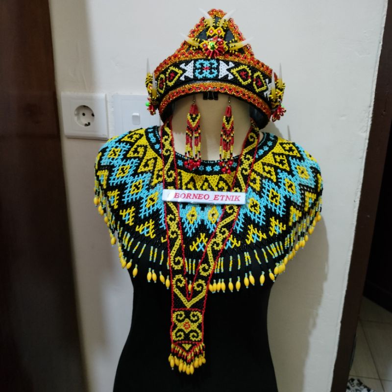 Jual satu set topi mahkota dan kalung dan anting dan rompi dada ...