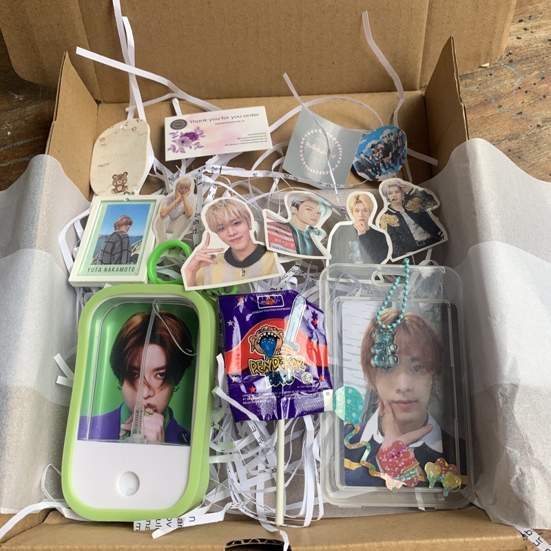 Jual [LANGSUNG KIRIM] HAMPERS GIFT BOX HAND SANITIZER PHOTOCARD HOLDER ...