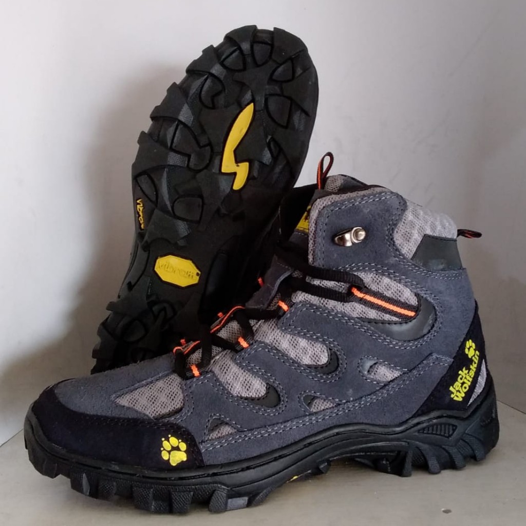 Jual SEPATU GUNUNG TERBARU JACKWOLFSKIN SOL RUBBER VIBRAM GRADE ORI ...