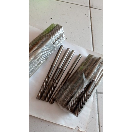 Jual Reamer Rimer Spiral 10 mm Seting Boshklep Mata Bor Reamer Bekas ...
