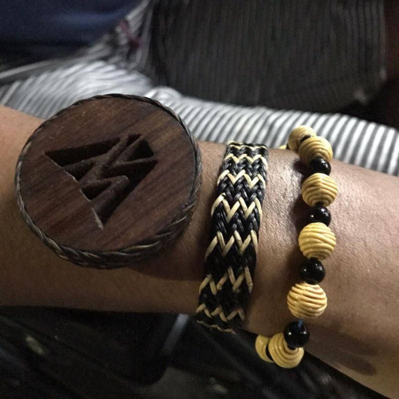 Jual Gelang simpai ikat khas Borneo motif hitam putih 3 mata | Shopee ...