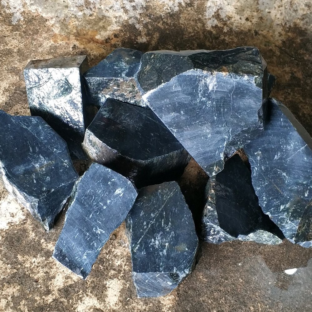 Jual BAHAN BATU NATURAL BLACK JADE ACEH HITAM NEMPEL MAGNET | Shopee ...