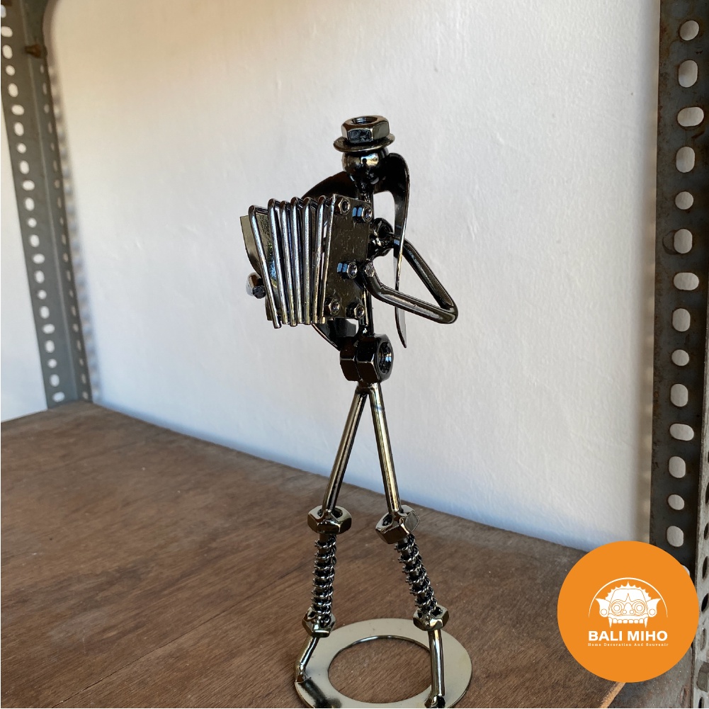 Jual Dekorasi Musisi - Patung Orang dari Besi Baut - Patung Orang dari ...