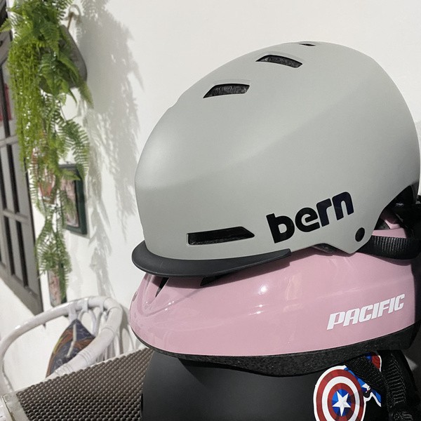 Jual Bern Logo Sticker, Bern Helmet Sticker | Shopee Indonesia