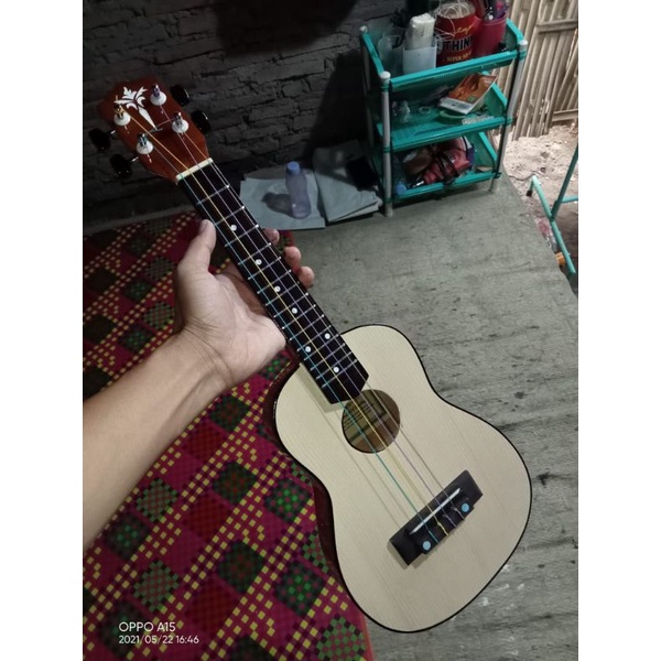 Jual ukulele senar 4 natural. | Shopee Indonesia