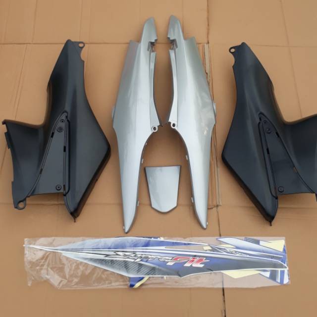 Jual Cover body dan reksil tangki kiri kanan honda supra fit new silver ...