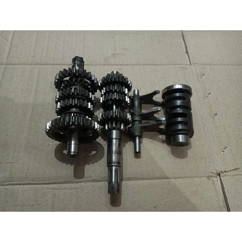Jual Gigi rasio ratio transmisi gearbox Suzuki rg rgr original | Shopee ...