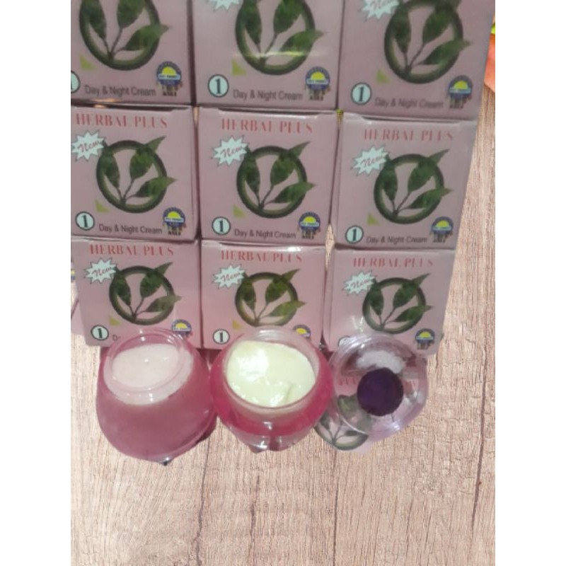 Jual CREAM HERBAL PLUS HOLO DAUN ASLI 2IN1 | Shopee Indonesia