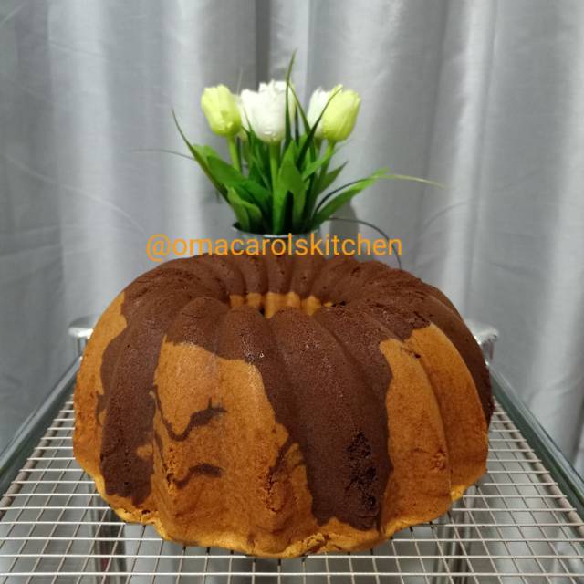 Jual Marmer Cake Kue Marble yummy by Oma Carol's Kitchen | Shopee Indonesia