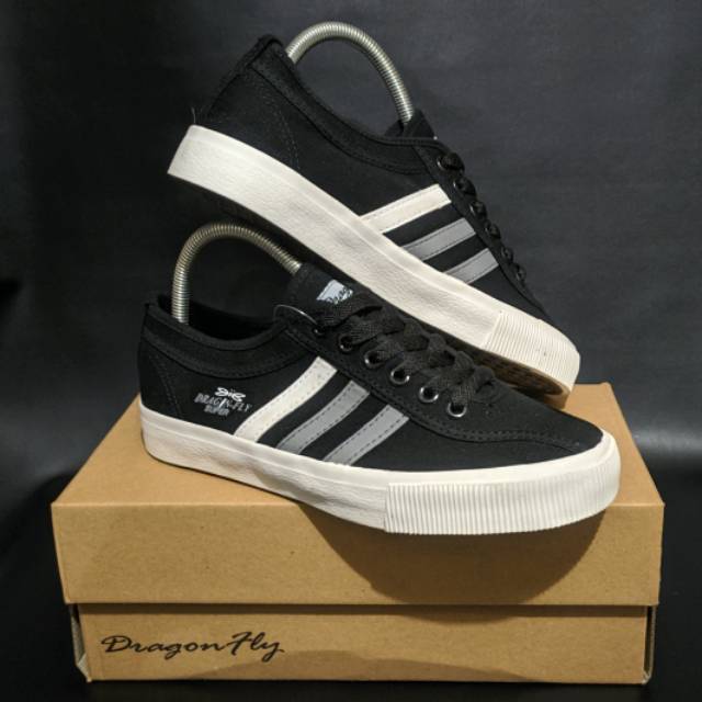 Jual Sepatu Capung Dragonfly Falcon Hitam Strip Putih Abu Abu Black ...