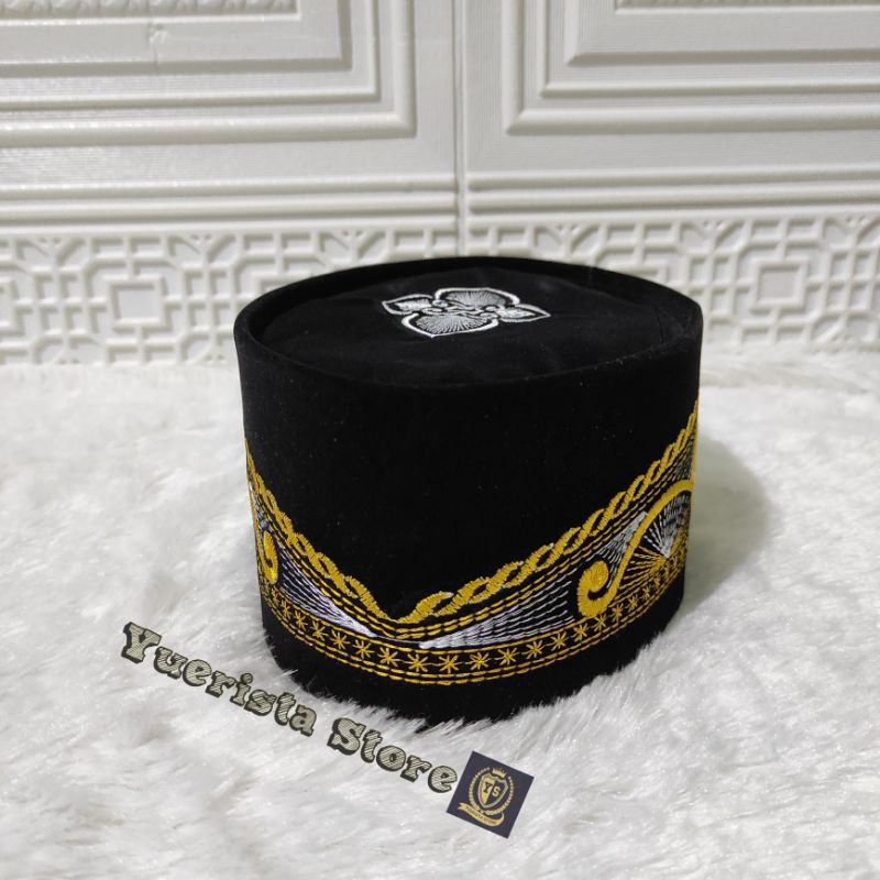 Jual Peci Songkok Kopiah Hitam Motif BATIK BORDIR KUNING Tinggi 9cm ...