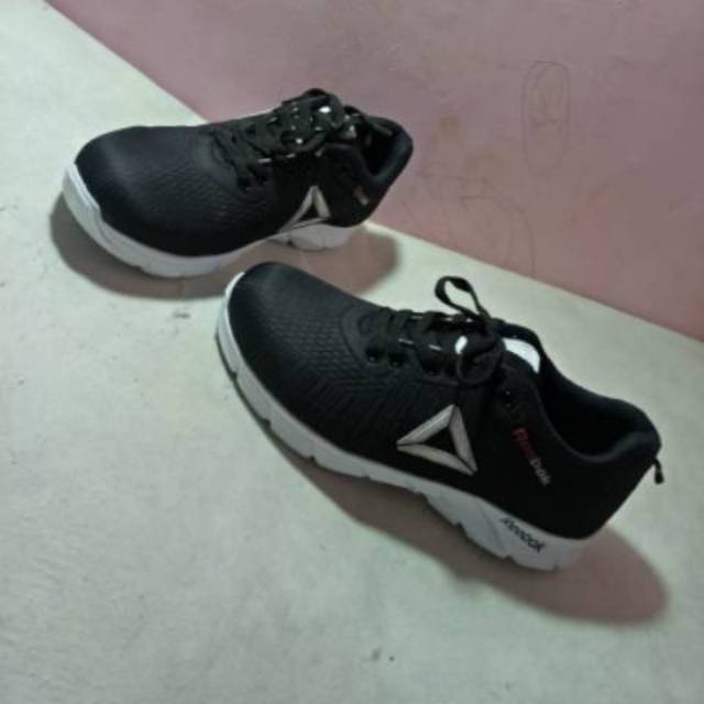Jual Sepatu running pria sepatu sekolah | Shopee Indonesia