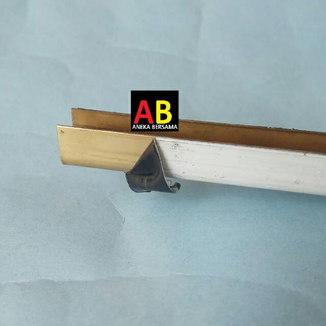 Jual Lis U Stainless Steel Gold Hairline 1cm x 1cm x 1cm Panjang 122cm ...