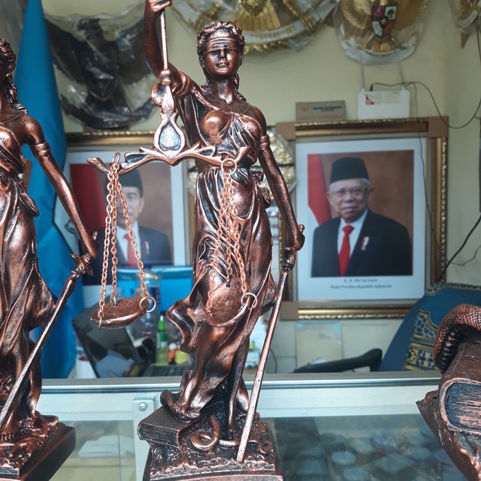 Jual patung- patung dewi keadilan hukum 30 cm -patung. | Shopee Indonesia