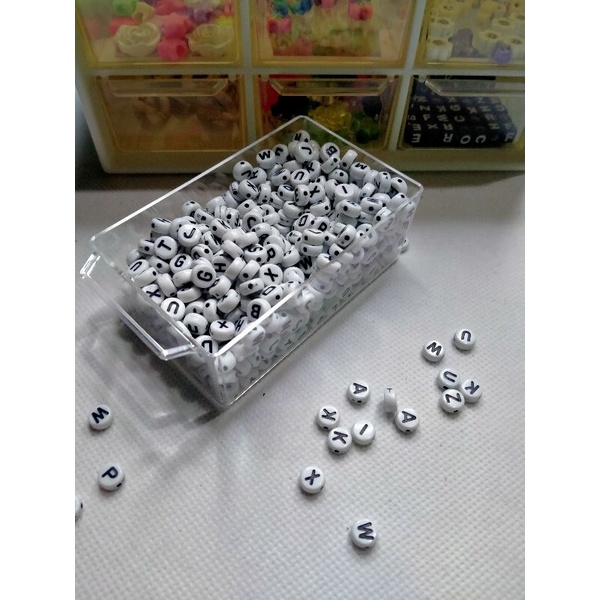 Jual manik huruf putih bulat dan kotak random 15 gr. | Shopee Indonesia