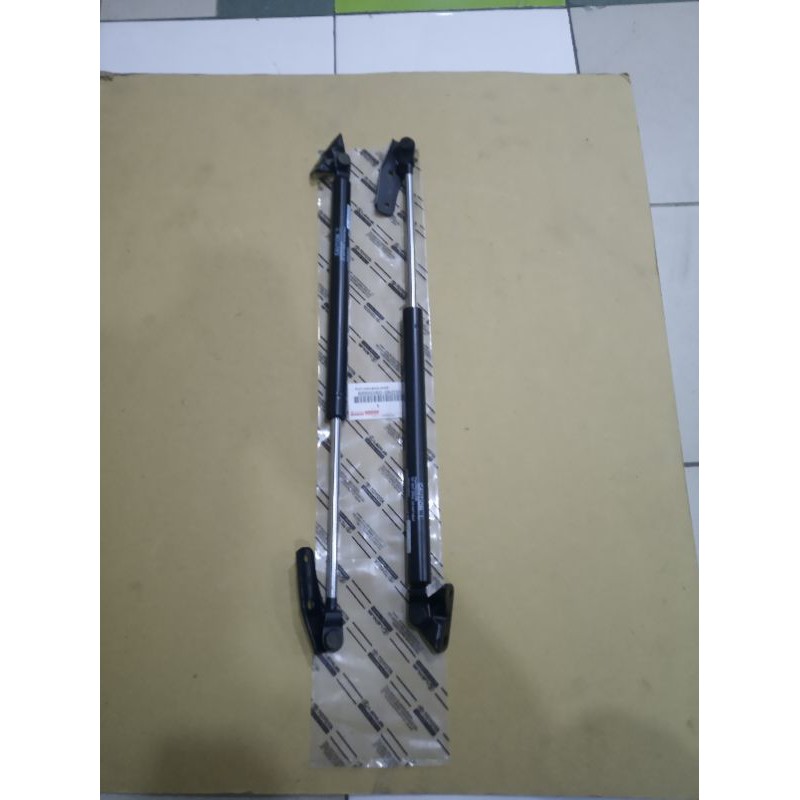 Jual shock bagasi belakang (1set) innova absorber pintu bagasi innova ...