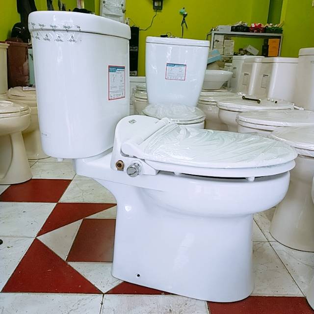 Jual CLOSET DUDUK TOTO CW 421 J SW 420 (ECOWASER ) | Shopee Indonesia