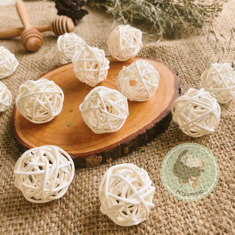 Jual Bola rotan mini | mini rattan ball | hamster chew toys | mainan ...