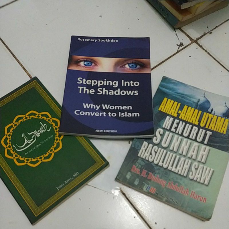 Jual HARGA 1AN STEPPING INTO THE SHADOWS WHY WOMEN CONVERT TO ISLAM/ISA ...