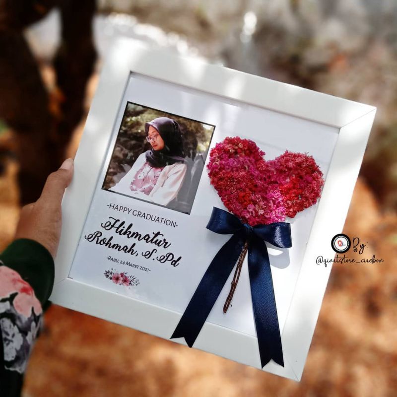 Jual Bunga Kering Love in frame/hadiah cantik dan romantis ukuran 20x20 ...