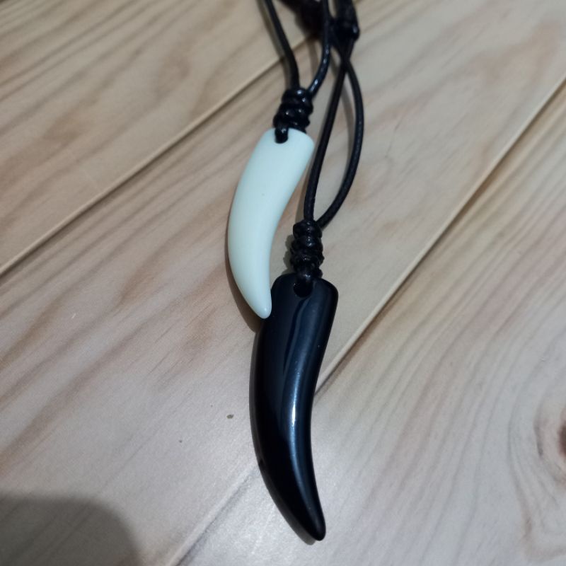 Jual KALUNG LIONTIN TARING MACAN HITAM/PUTIH - KALUNG PRIA WANITA ...