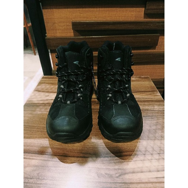 Jual Sepatu Gunung Pria VOLGA AREI OUTDOORGEAR - Sepatu HIKING REI ...