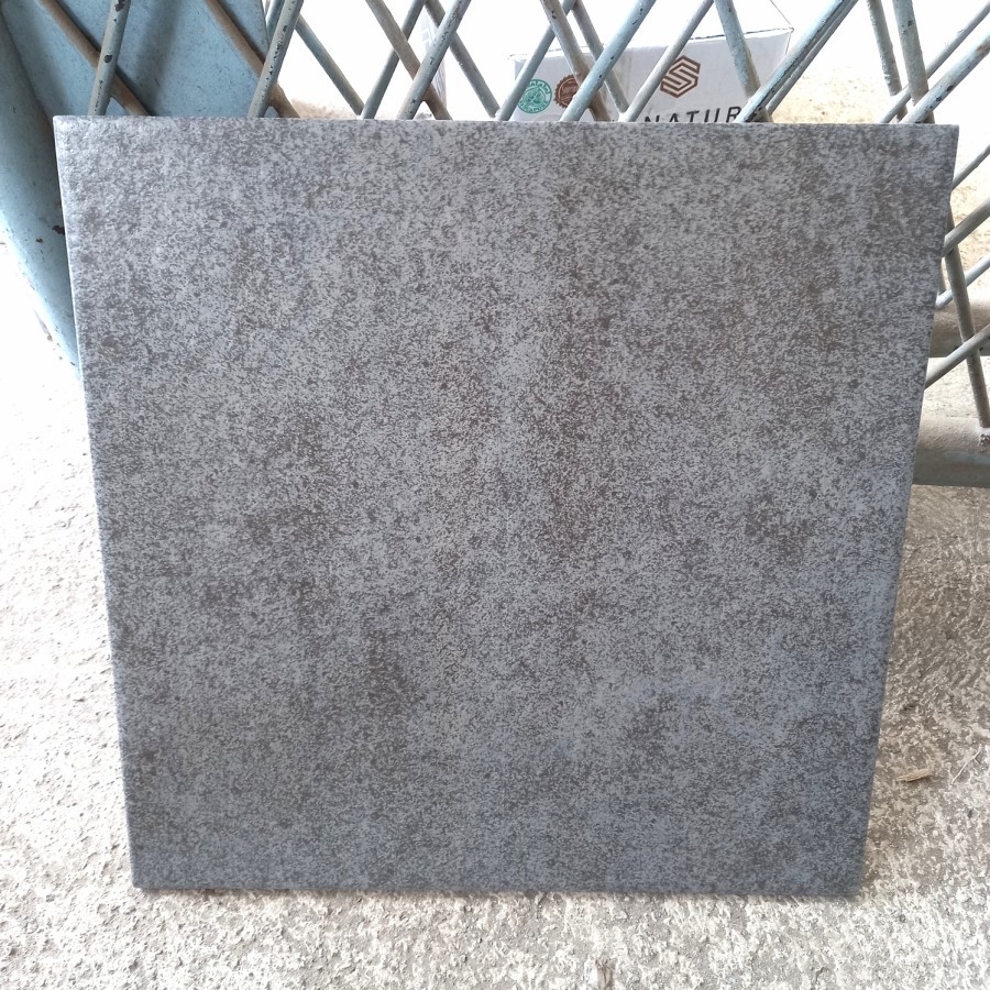 Jual KERAMIK LANTAI 40X40 MATT KASAR ABU TUA-ABU MUDA-CREAM-MULIA KW 1 ...