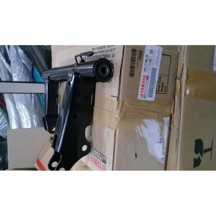 Jual BRAKET ENGINE MOUNTING ENGINE NMAX OLD ORIGINAL YAMAHA | Shopee ...