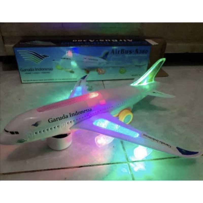 Jual Mainan pesawat terbang garuda indonesia batrei bump and go ...