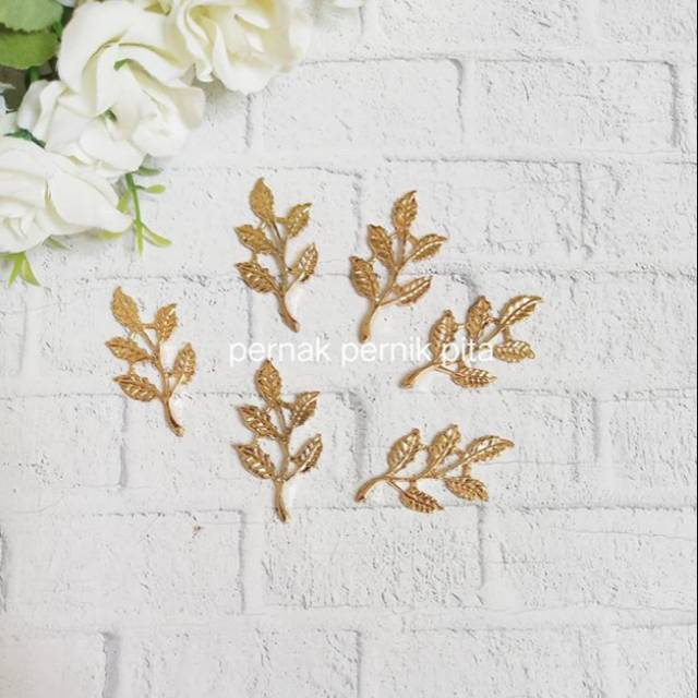 Jual DAUN BESI GOLD (4x2cm) | Shopee Indonesia