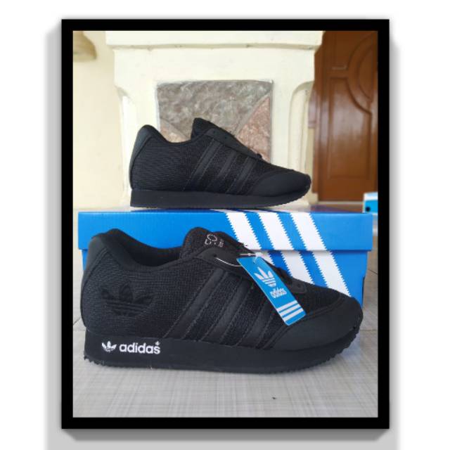Jual Sepatu Adidas Full Hitam Kids | Shopee Indonesia