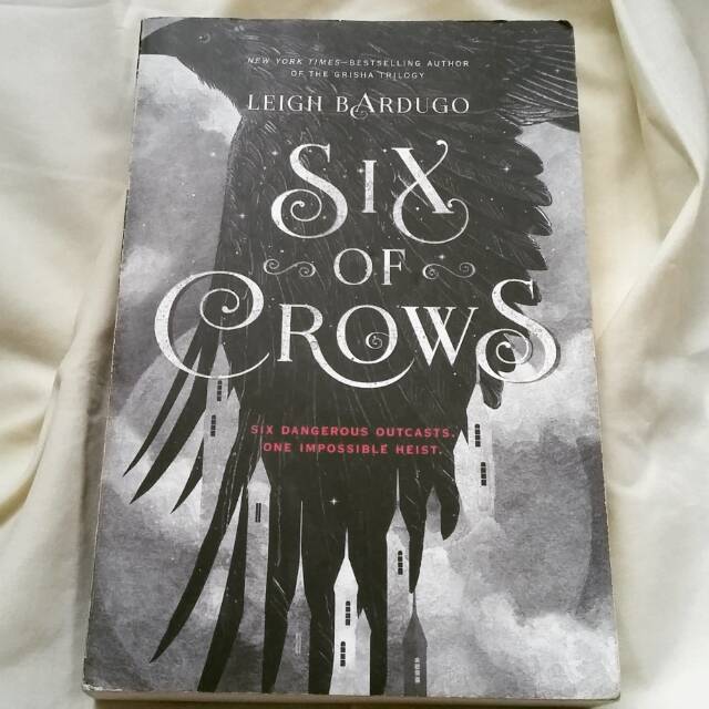Jual Six of Crows - Leigh Bardugo (ENGLISH) | Shopee Indonesia