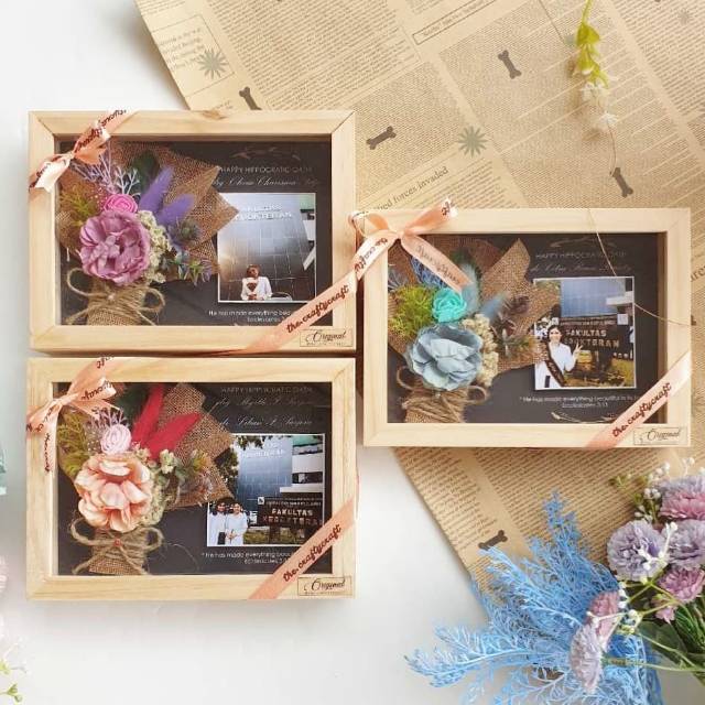 Jual Scrap Frame 5R Flower in frame kado wisuda anniversary graduation ...