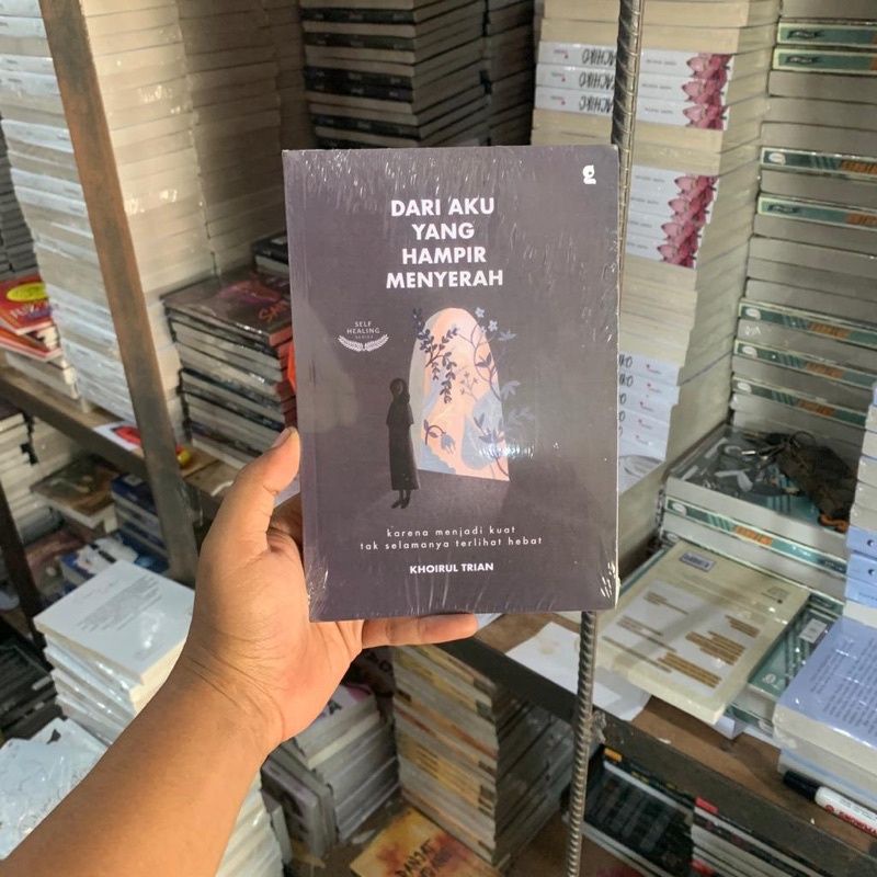 Jual DARI AKU YANG HAMPIR MENYERAH-Khoirul Trian | Shopee Indonesia
